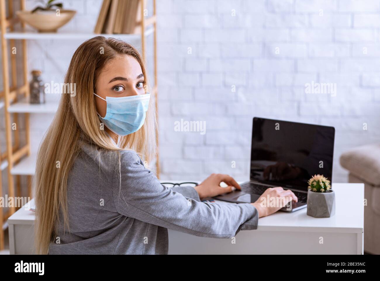 Work quarantine hi-res stock photography and images - Alamy