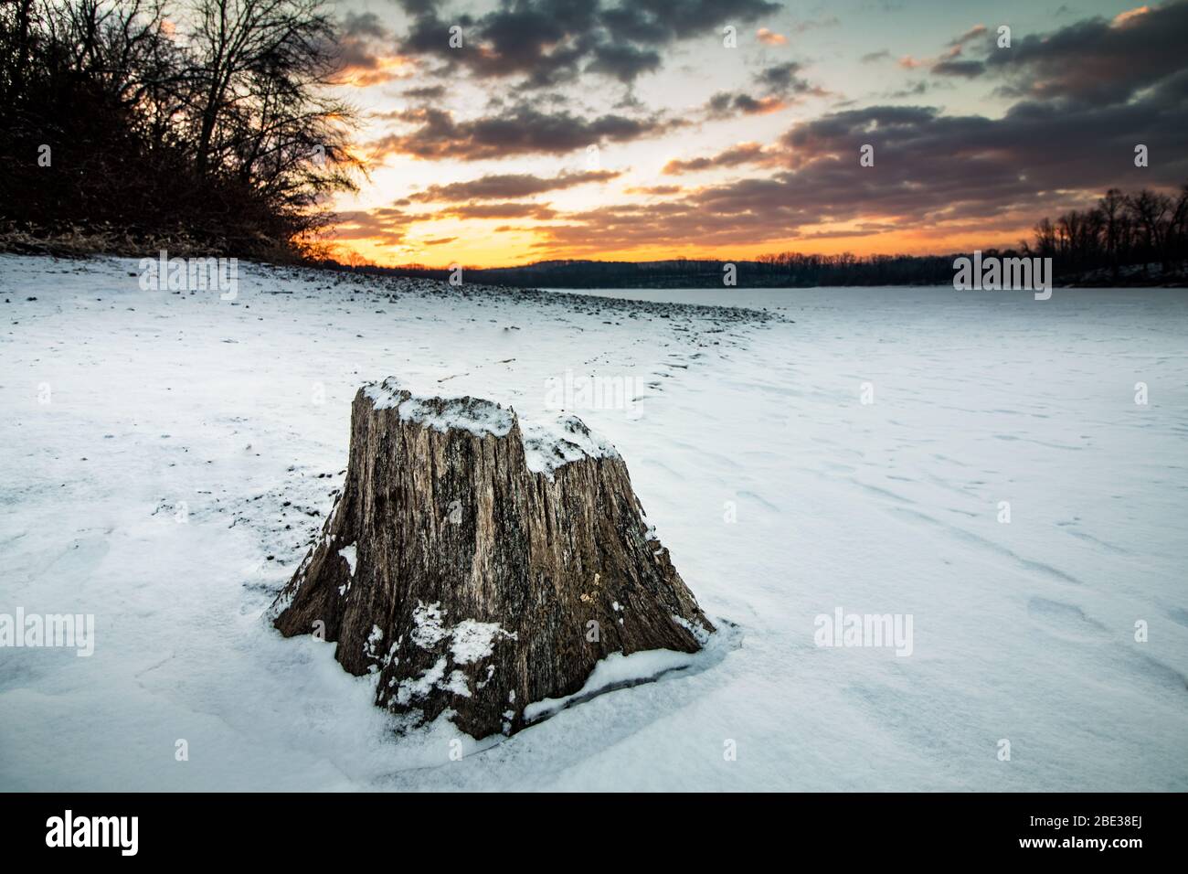 Blue marsh lake hi-res stock photography and images - Alamy