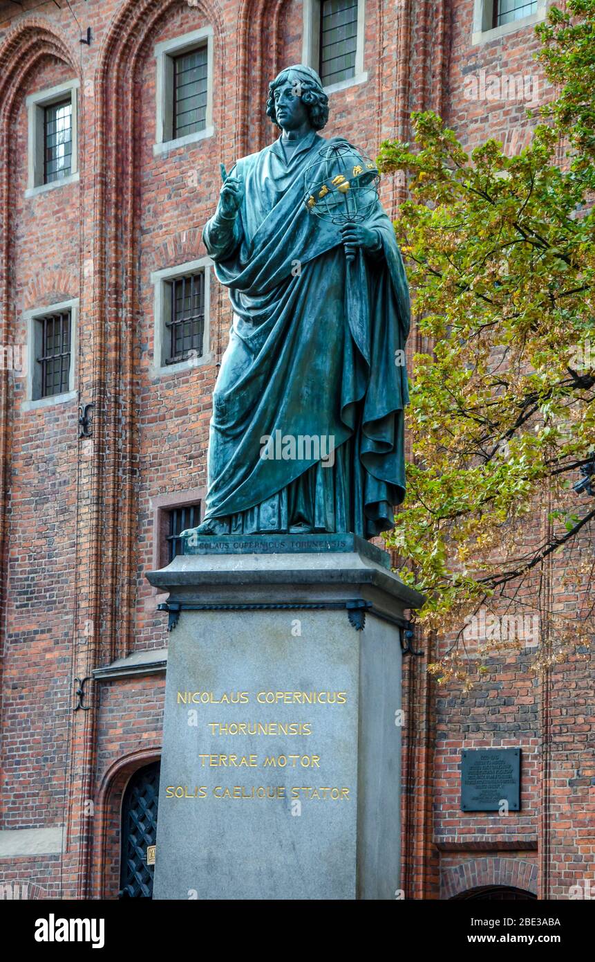 Nicolaus copernicus statue hi-res stock photography and images - Alamy