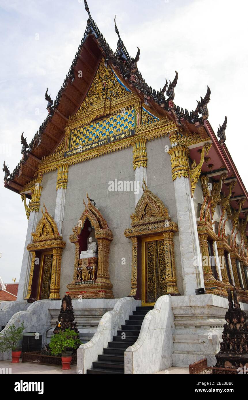 Wat indraviharn in bangkok hi-res stock photography and images - Alamy