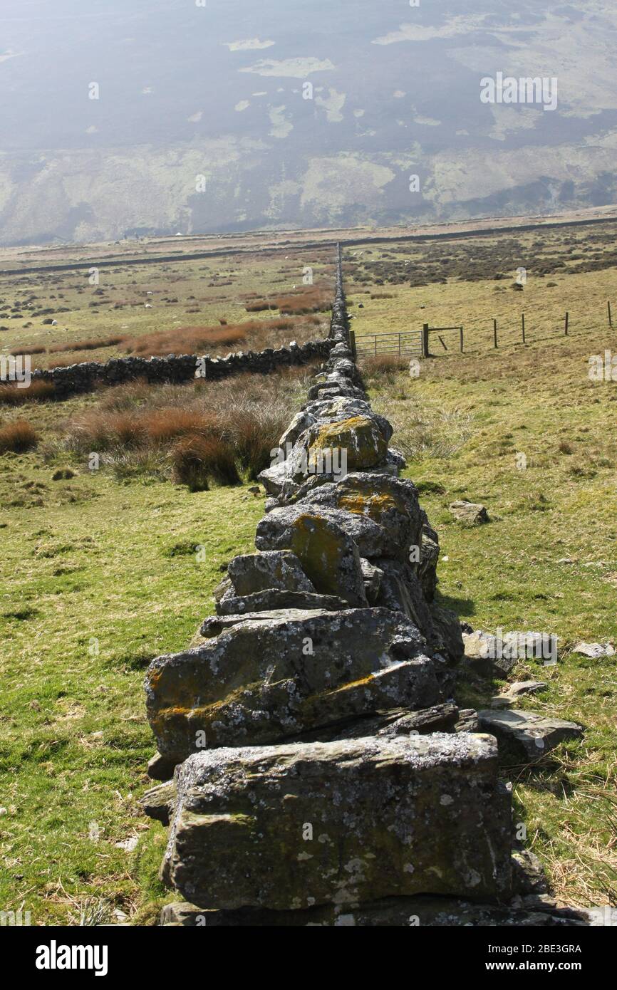 Dead straight hi-res stock photography and images - Alamy