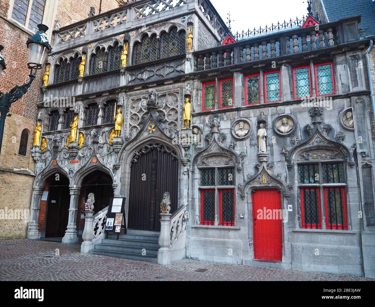 Gold windows hi-res stock photography and images - Alamy