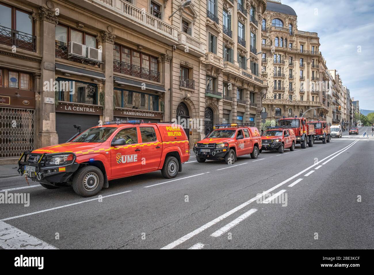 A convoy of the Spanish Army's Military Emergency Unit on Vía Laietana ...