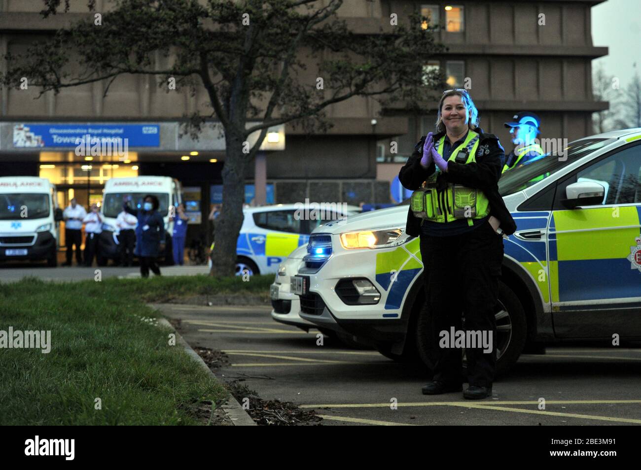 Hospital workers hi-res stock photography and images - Alamy