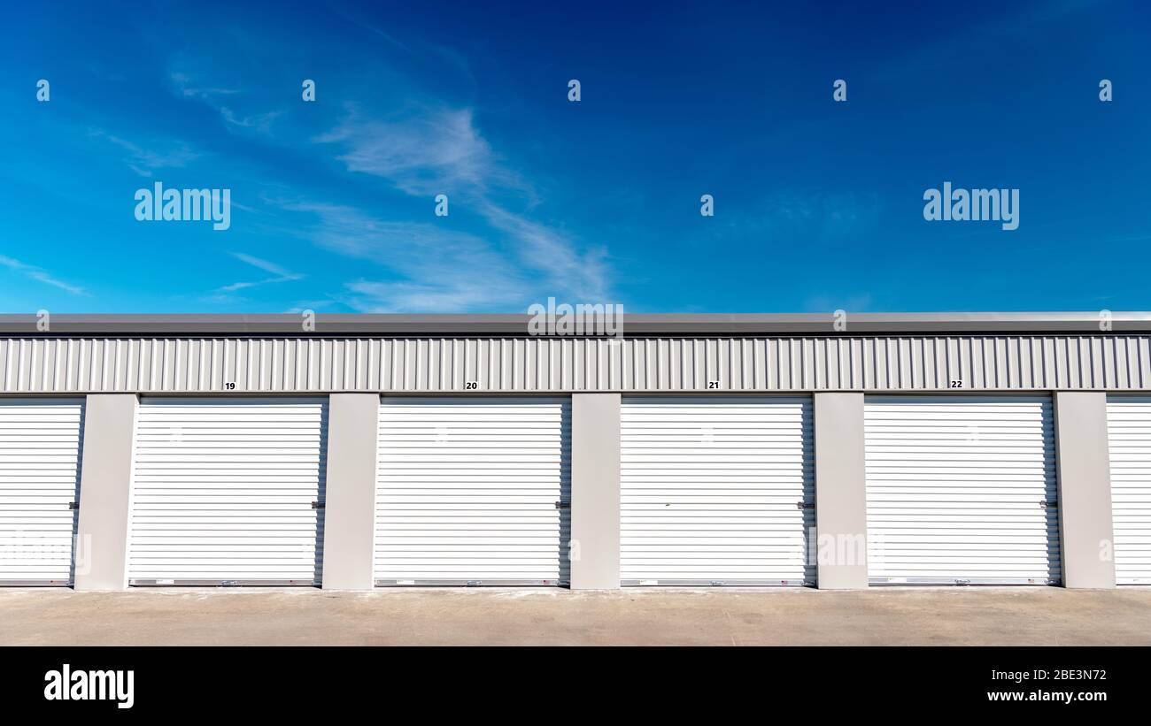 Row of garages hi-res stock photography and images - Alamy