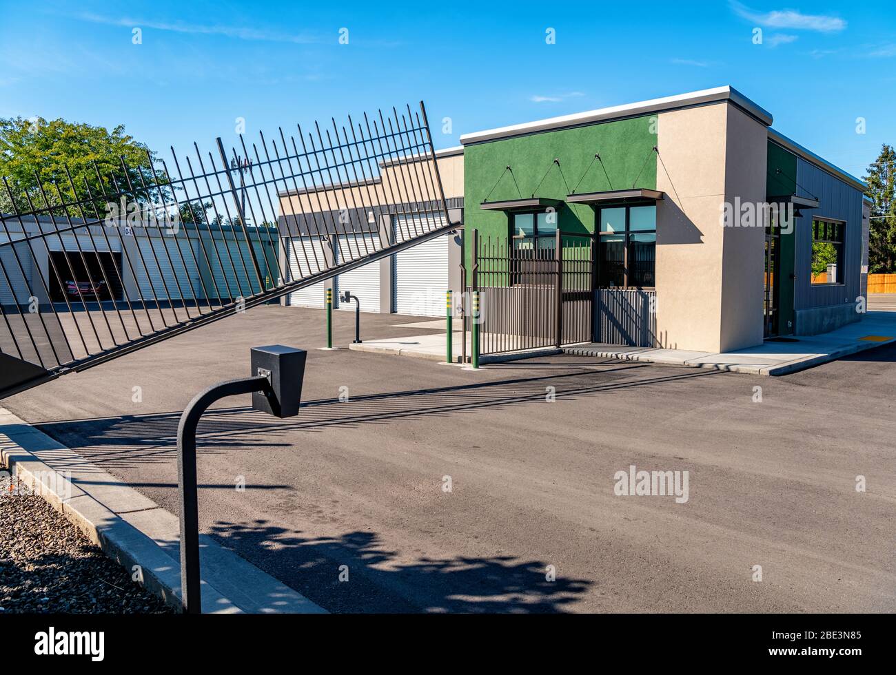 Large metal gate lifts at the entrance of a driveway Stock Photo - Alamy