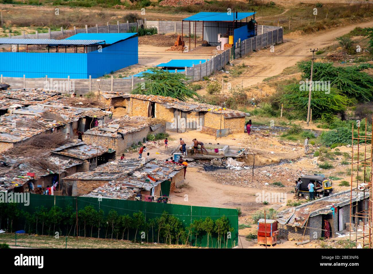 Dharavi slum colony hi-res stock photography and images - Alamy