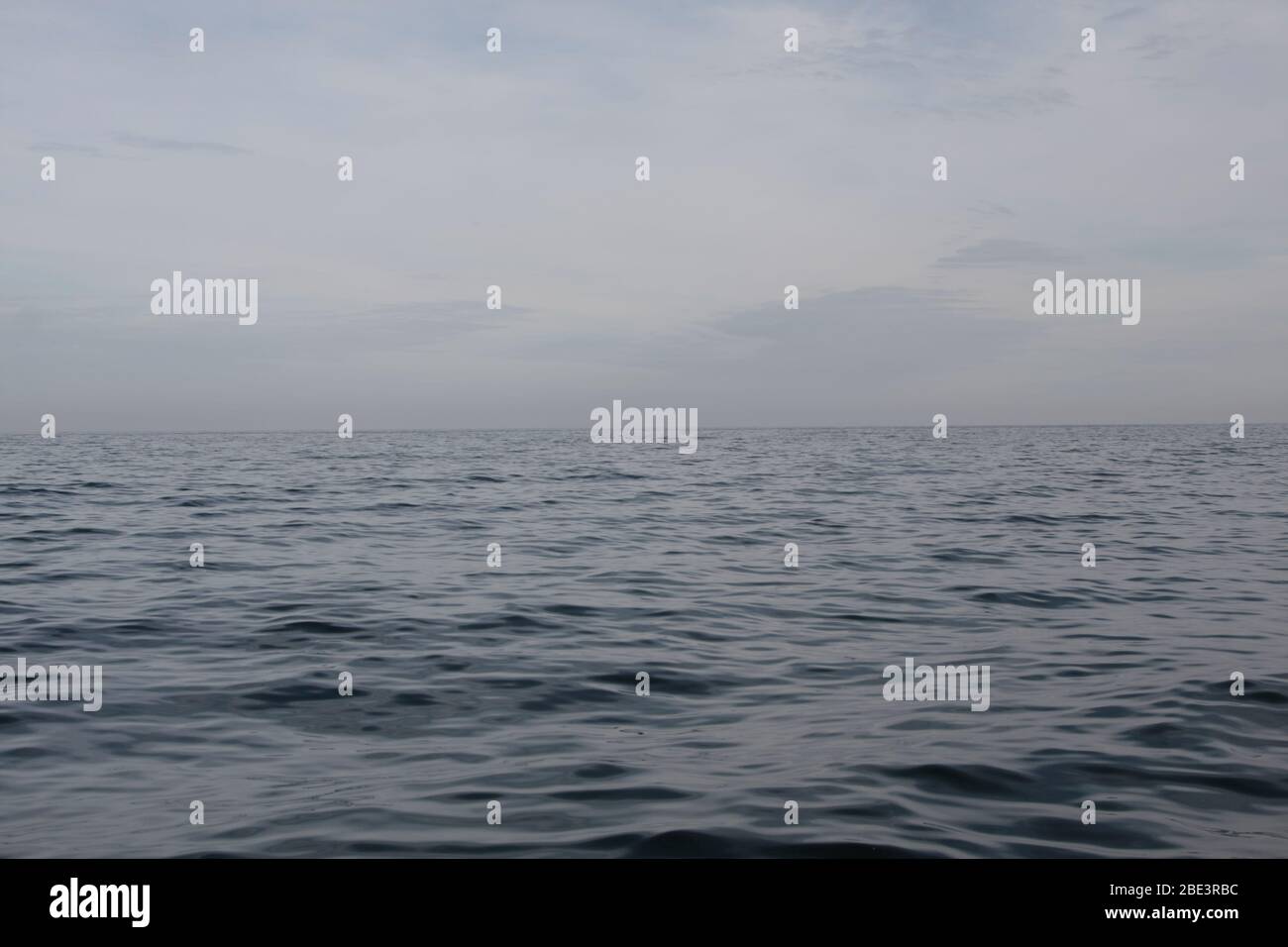 Marine horizon seen from the boat Stock Photo - Alamy