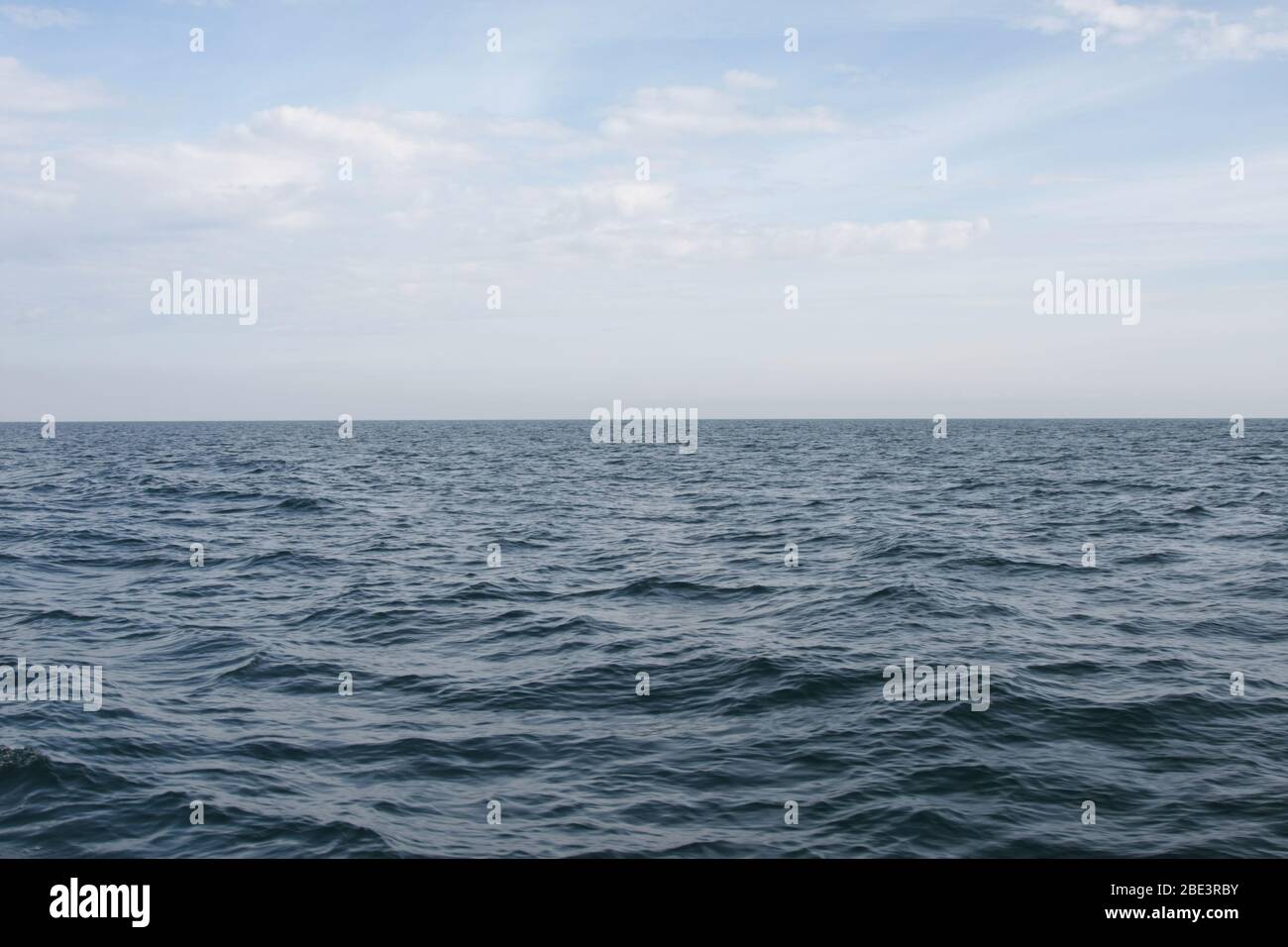 Marine horizon seen from the boat Stock Photo - Alamy
