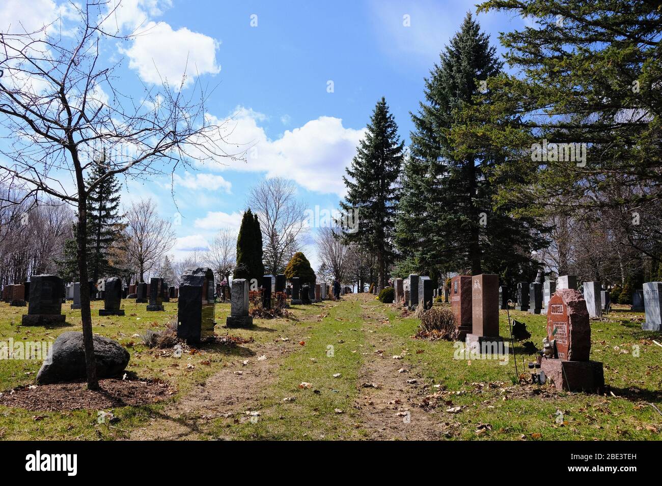 Headstones in Beechwood Cemetery on a sunny but cold early Spring ...
