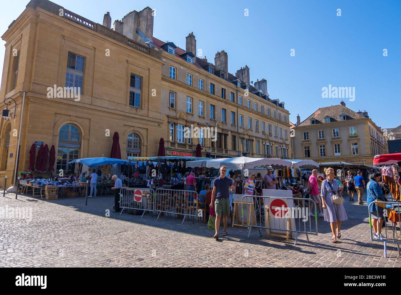 Shoppers pavilion shopping gallery hi-res stock photography and images ...