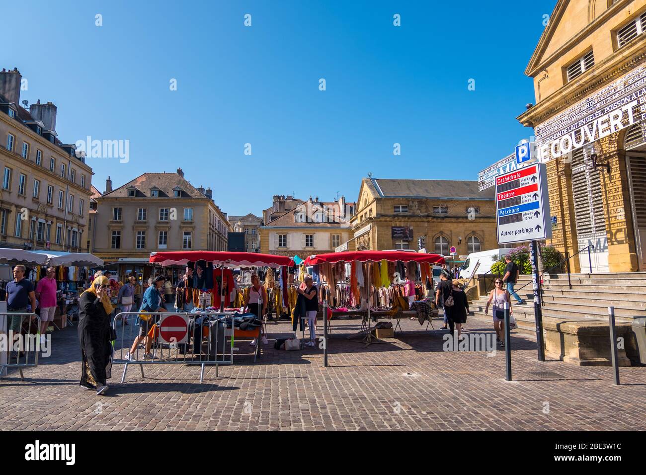 Shoppers pavilion shopping gallery hi-res stock photography and images ...