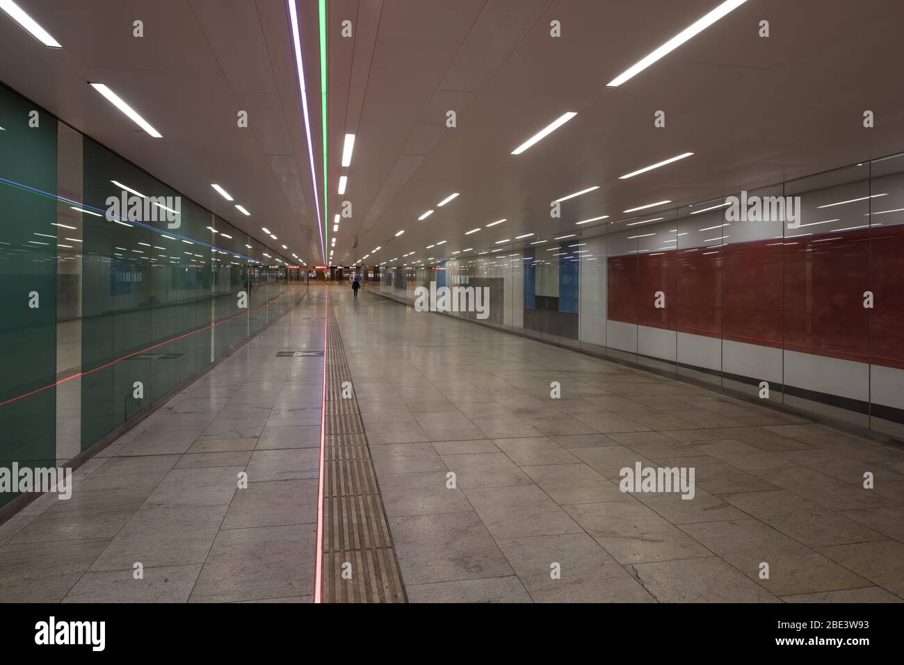 Wien, U-Bahn-Station Karlsplatz // Vienna, subway station Karlsplatz ...