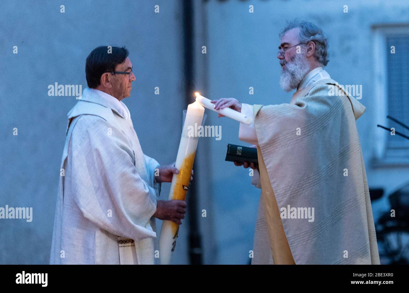 St. Peter, Germany. 11th Apr, 2020. Pastor Klemens Armbruster (r ...