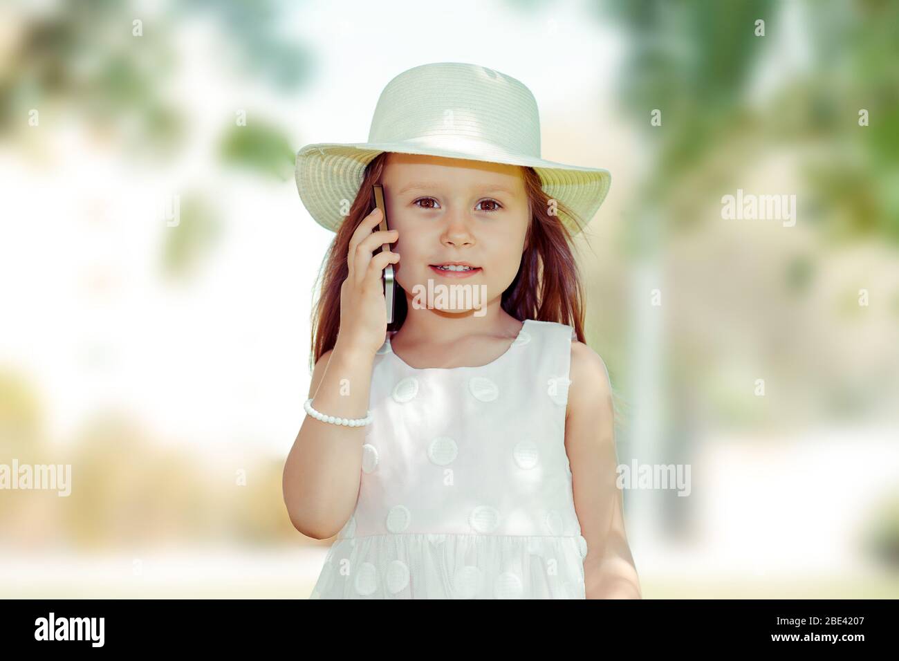 Call mom and cell phone hi-res stock photography and images - Alamy