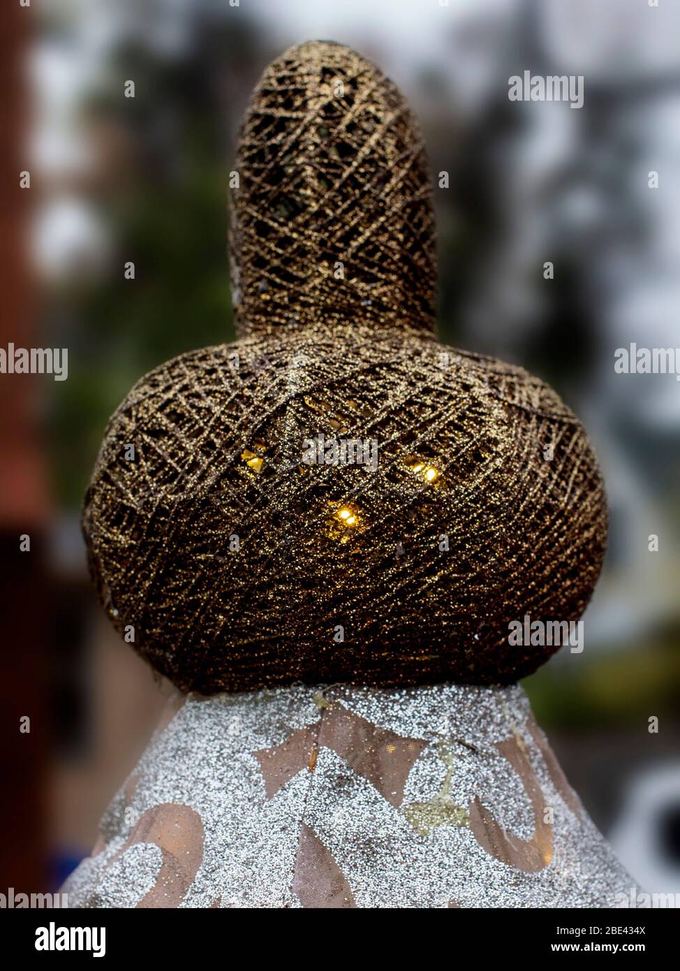 Top knot hi-res stock photography and images - Alamy