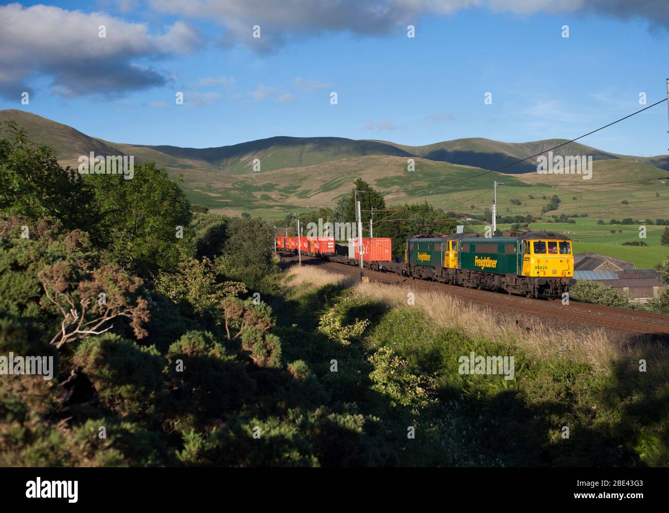 2 Freightliner class 86 electric locomotives 86628 + 86632 in the ...