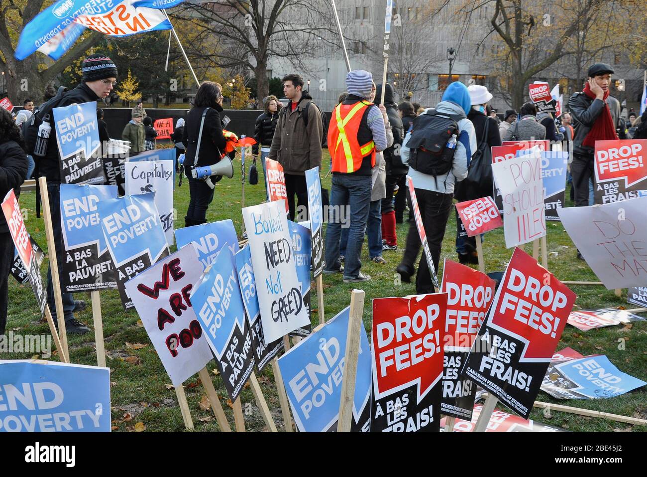Peace sign badge hi-res stock photography and images - Alamy