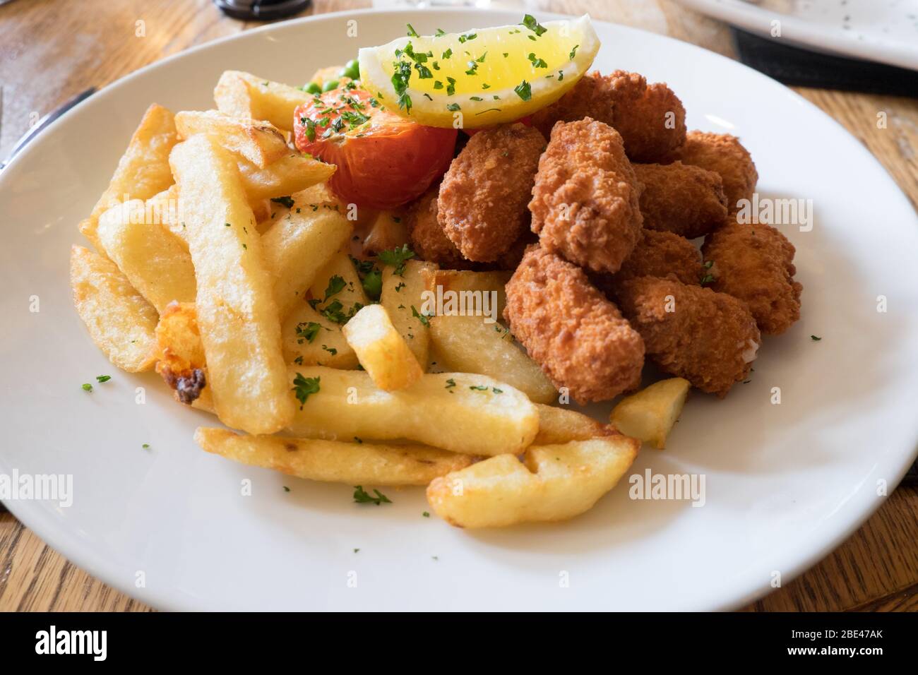 Scampi chips peas hi-res stock photography and images - Alamy