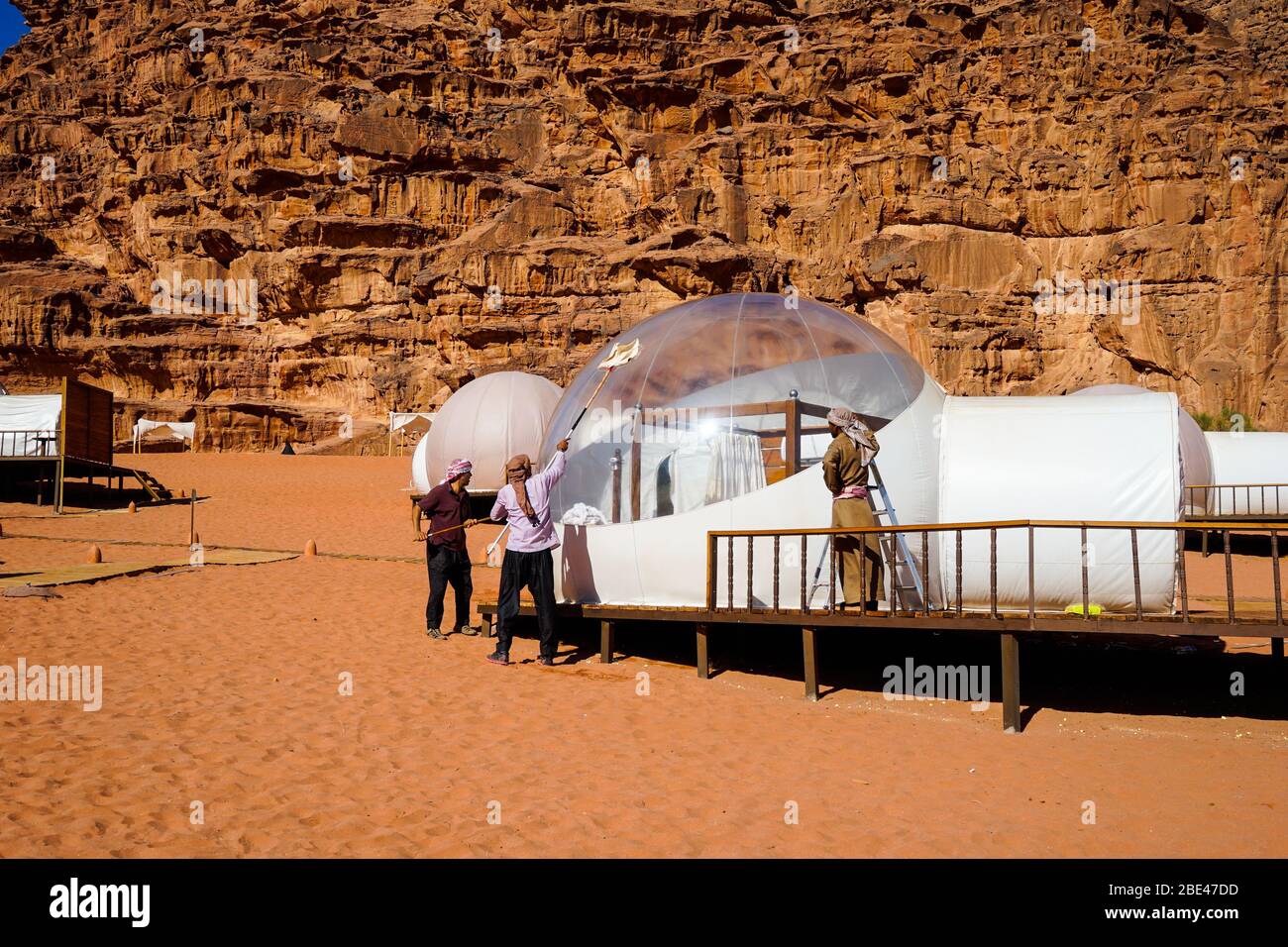 Bubble tent wadi rum jordan hi-res stock photography and images - Alamy