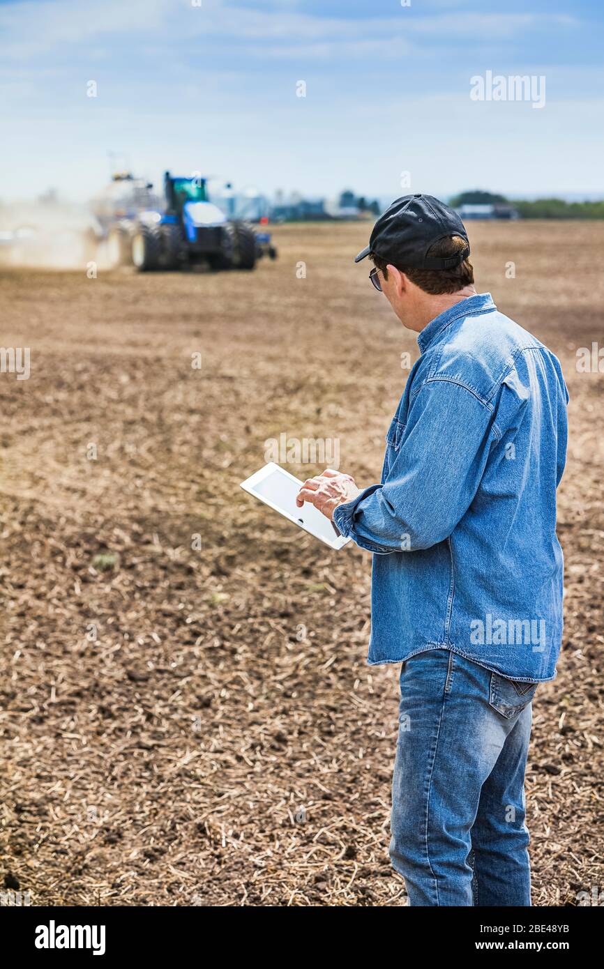 Farmer sowing seeds hi-res stock photography and images - Alamy