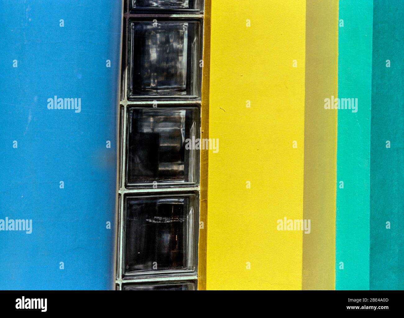 Pale bricks hi-res stock photography and images - Alamy