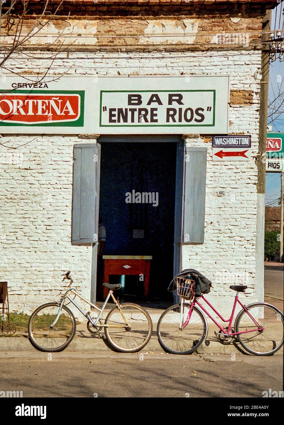 Corner bar hi-res stock photography and images - Alamy