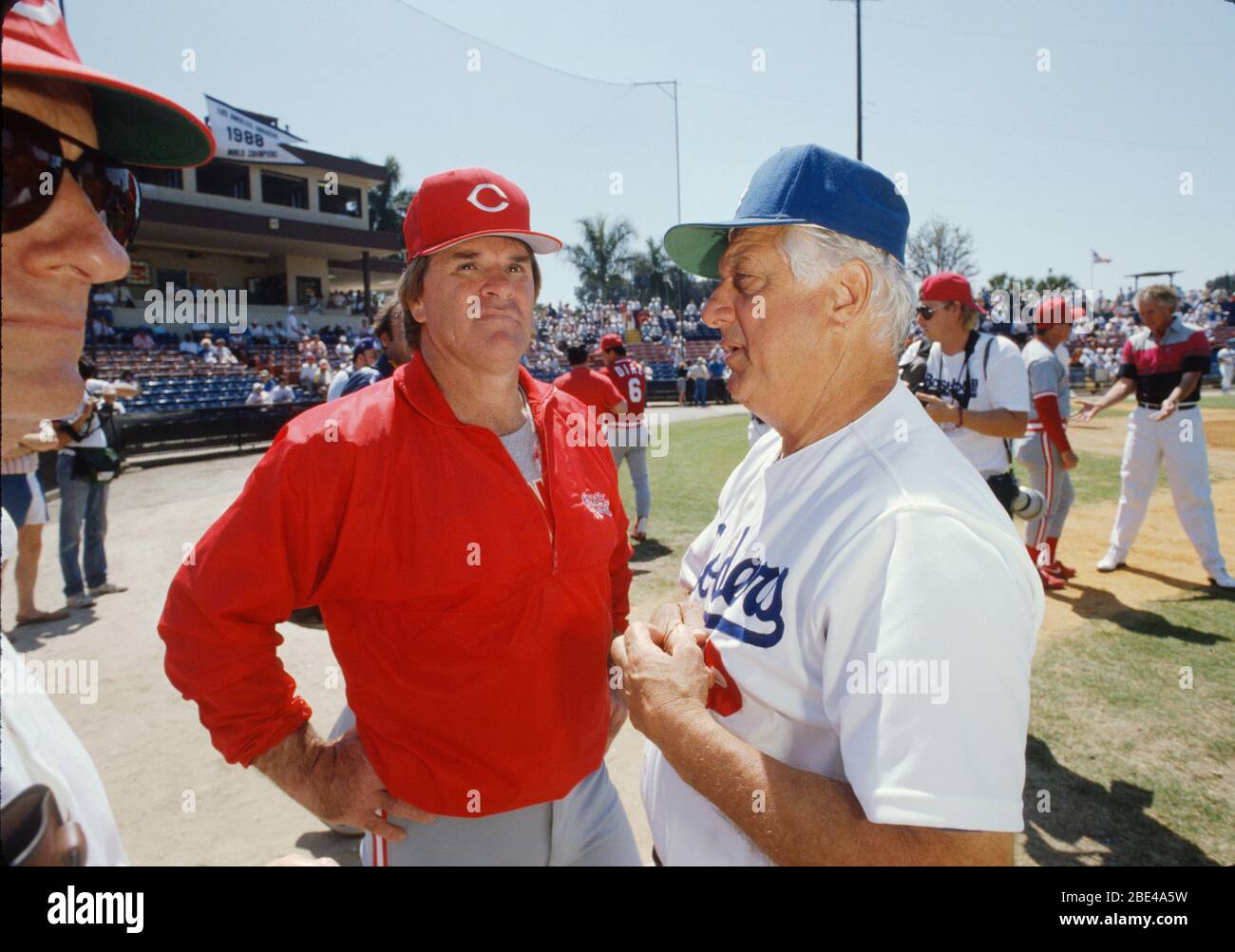 Reds manager Pete Rose, left, and Dodgers manager Tommy Lasorda talk ...