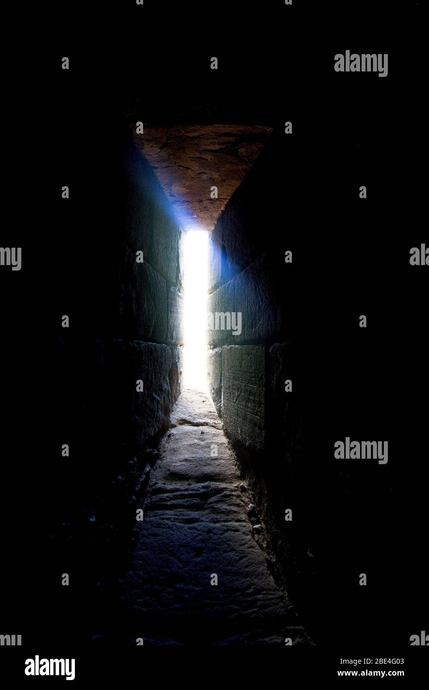 Arrow slit window hi-res stock photography and images - Alamy