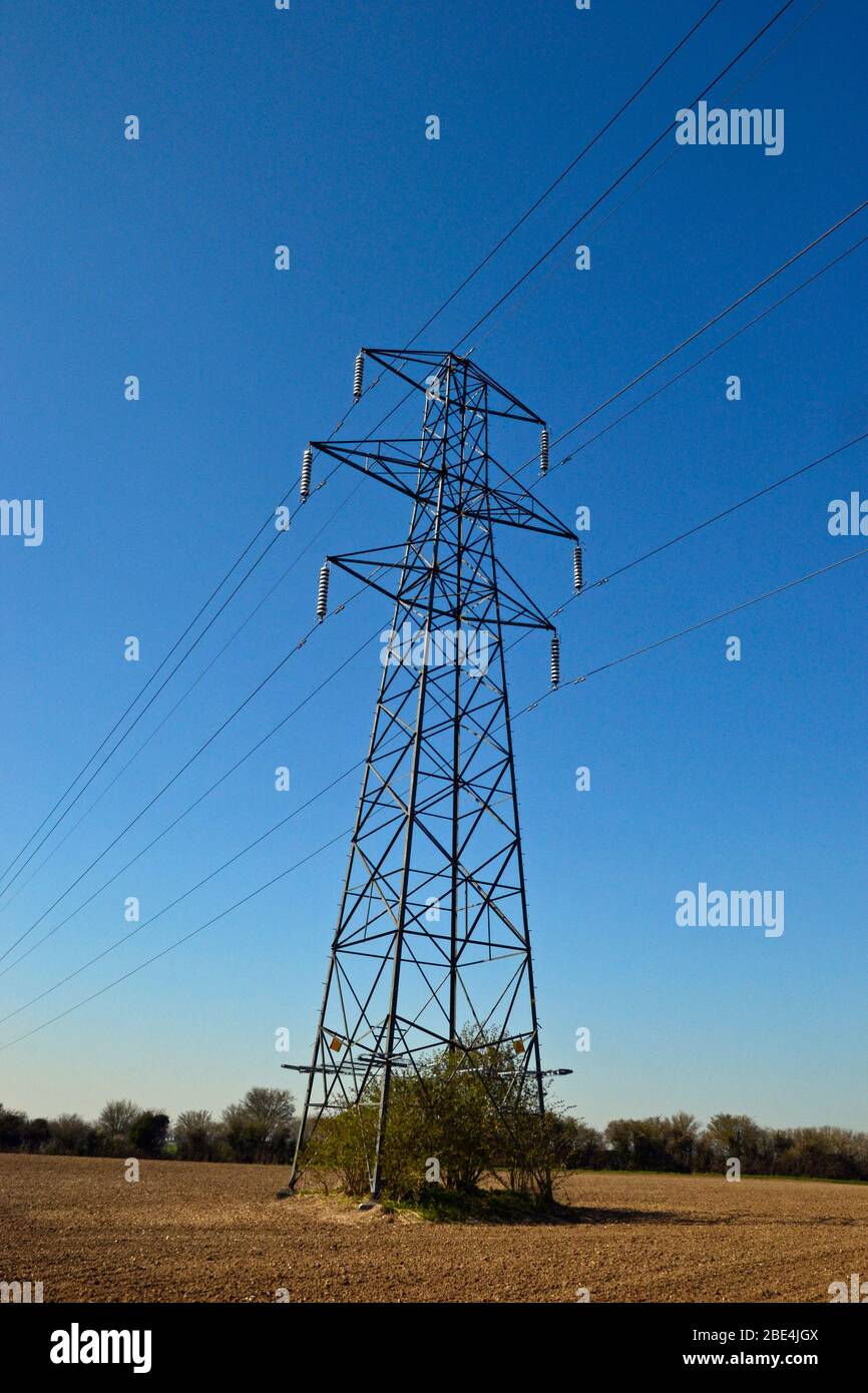 Electricity pylon england uk united hi-res stock photography and images ...