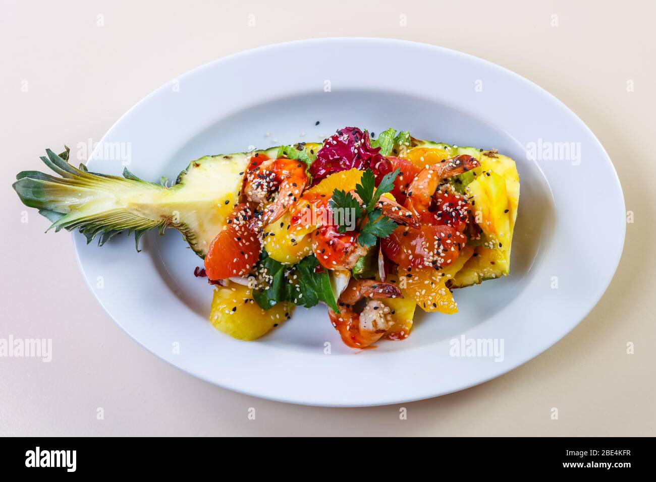 Pineapple with seafood and vegetables Stock Photo - Alamy