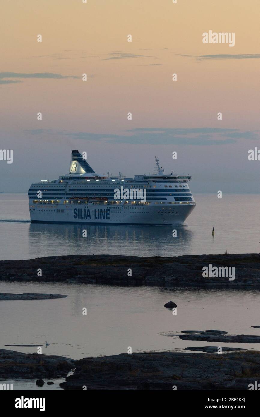 The huge Silja Line cruise ferry Silja Symphony arrives Mariehamn Stock ...
