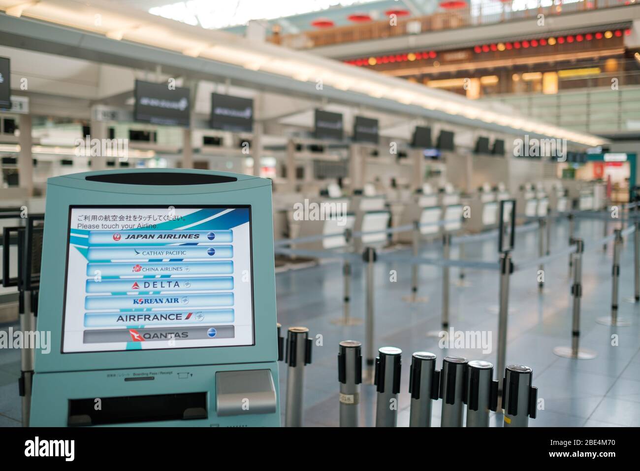Ticket counters check in hi-res stock photography and images - Alamy