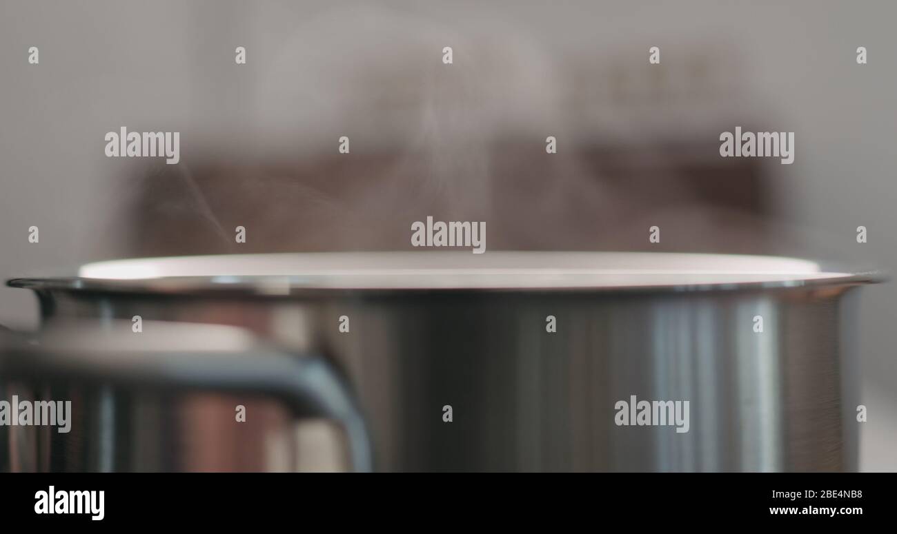 Cooking steam from pot hi-res stock photography and images - Alamy