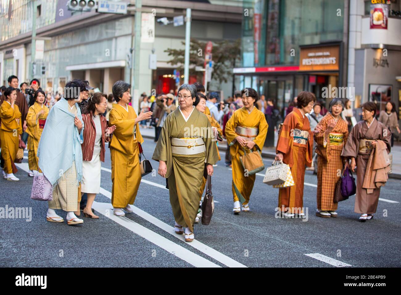 People in the streets of tokyo,japan,tokyo busy street,tokyo street ...