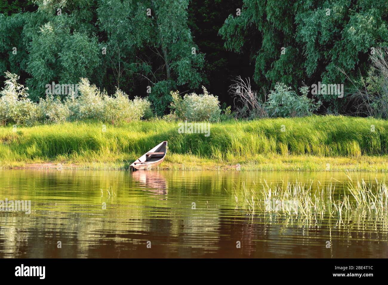 Still water close to the water bank hi-res stock photography and images ...