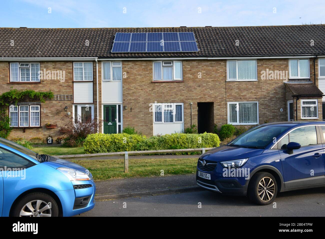 Solar panels end to end hi-res stock photography and images - Alamy