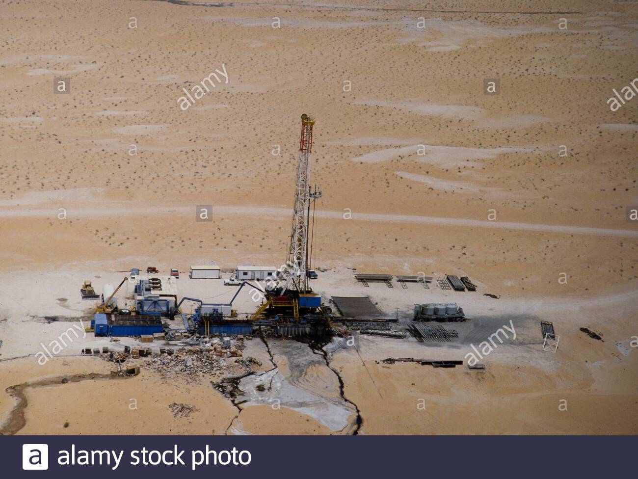 Saudi Arabia Oil Rig High Resolution Stock Photography and Images - Alamy