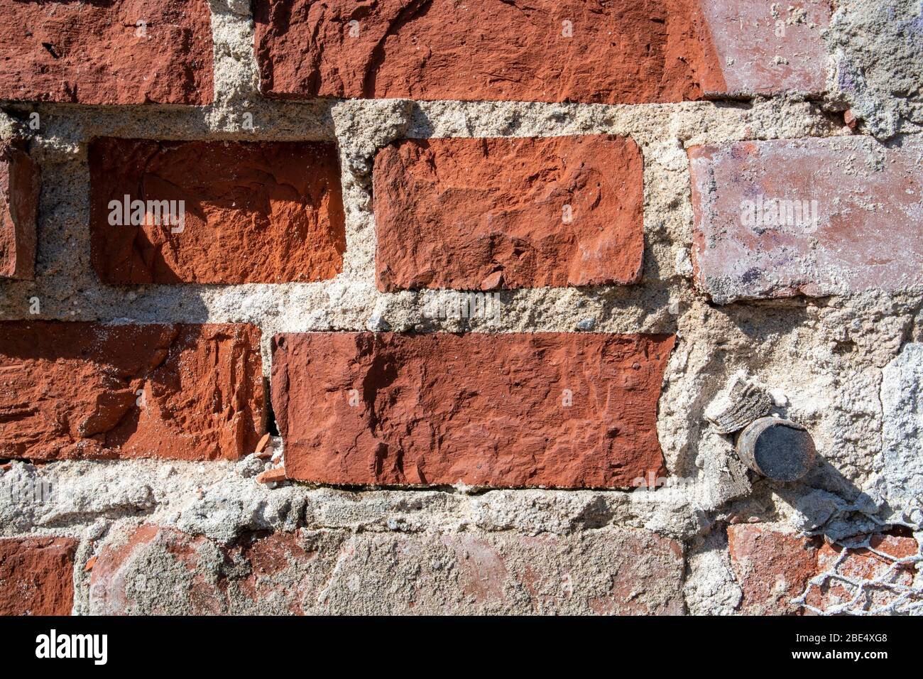 Texture destroyed red plaster hi-res stock photography and images - Alamy