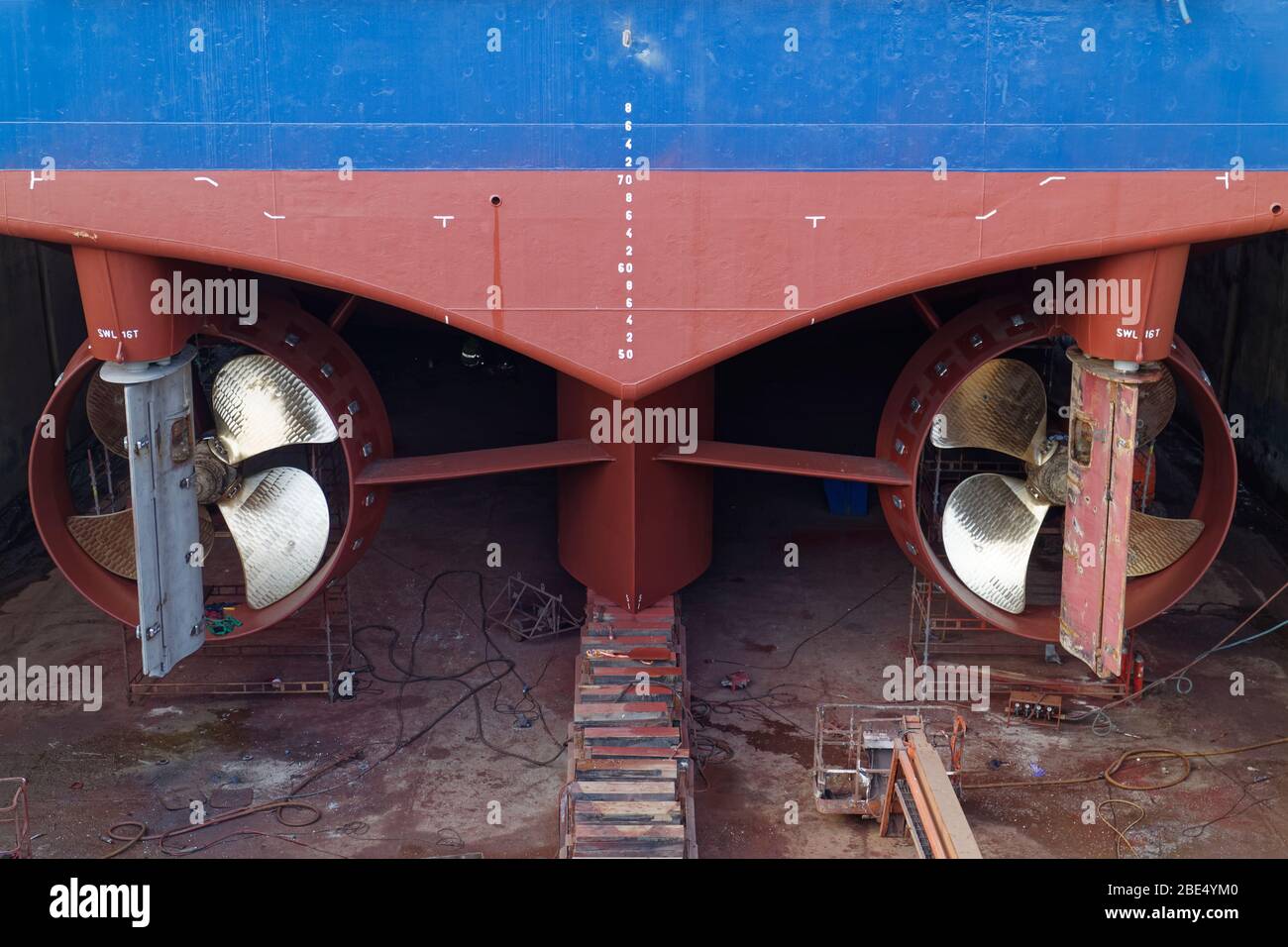 Stern tunnels hi-res stock photography and images - Alamy