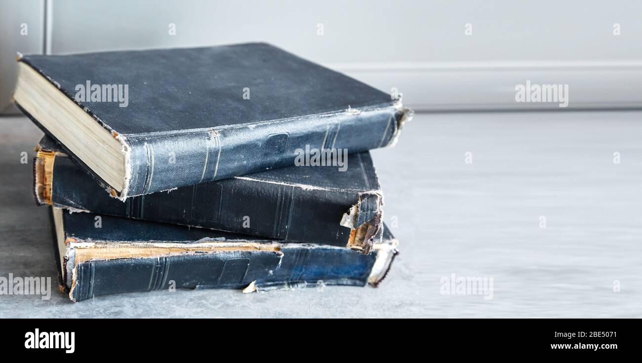 Books lying on the table hi-res stock photography and images - Alamy