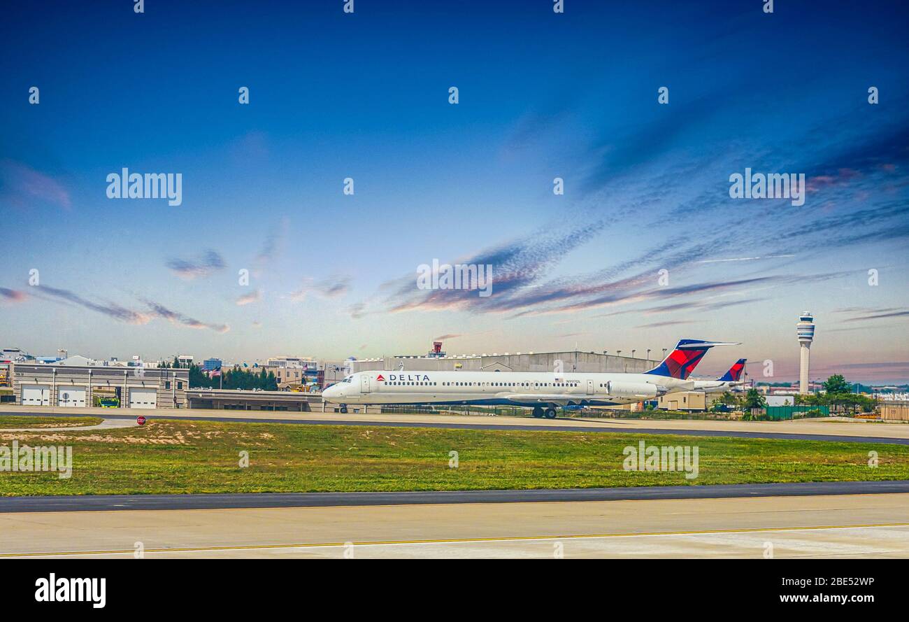 Delta Airplane at Atlanta Airport Stock Photo - Alamy
