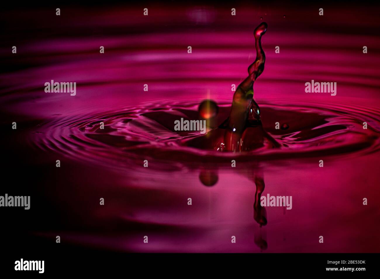purple splash in to the water Stock Photo - Alamy