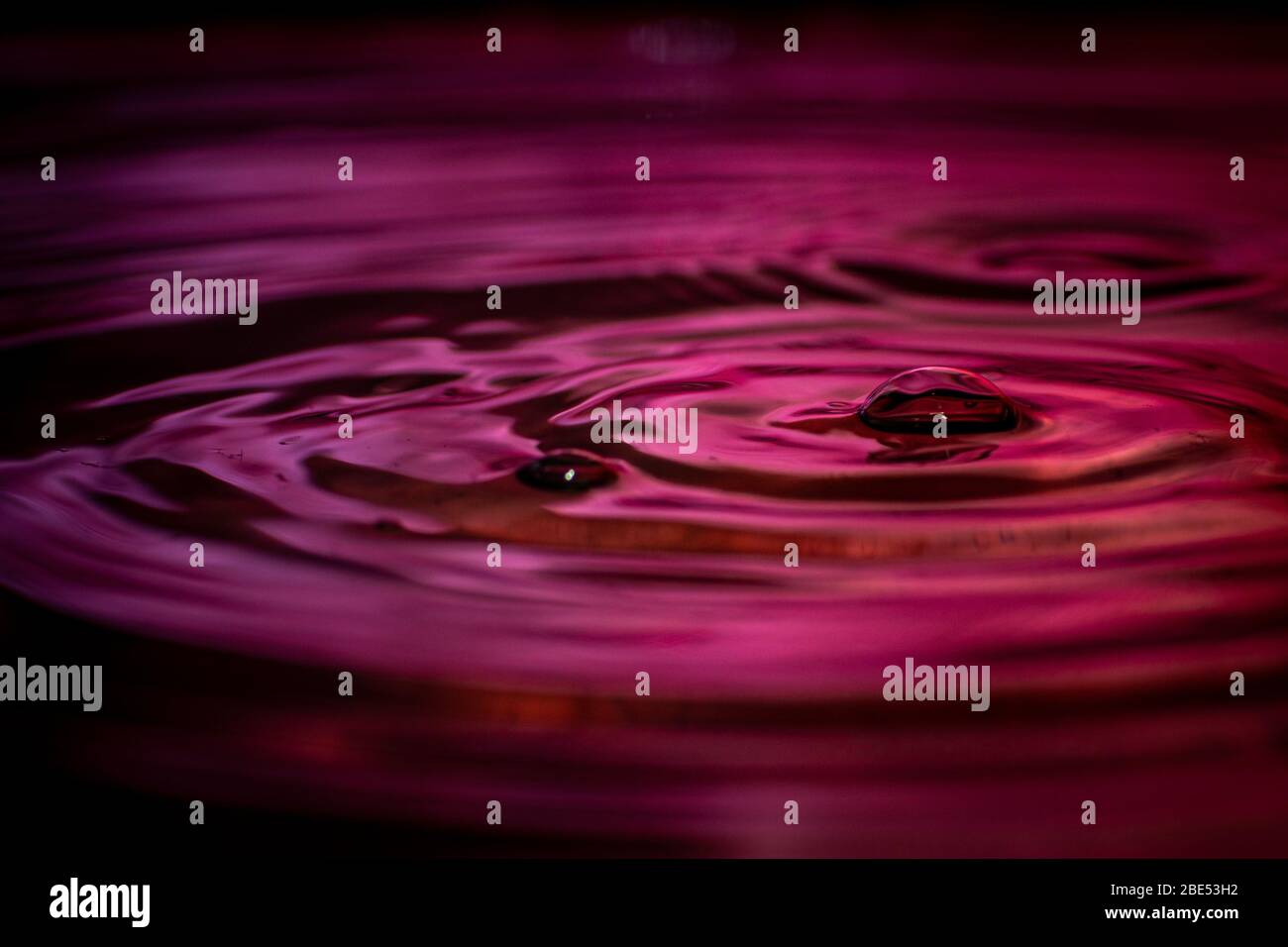 purple splash in to the water Stock Photo - Alamy