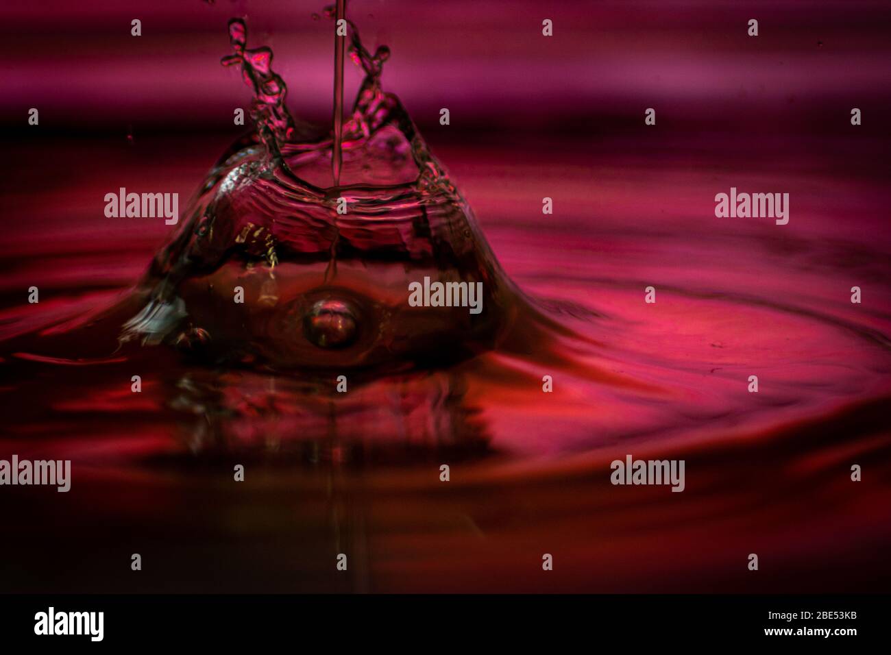 purple splash in to the water Stock Photo - Alamy