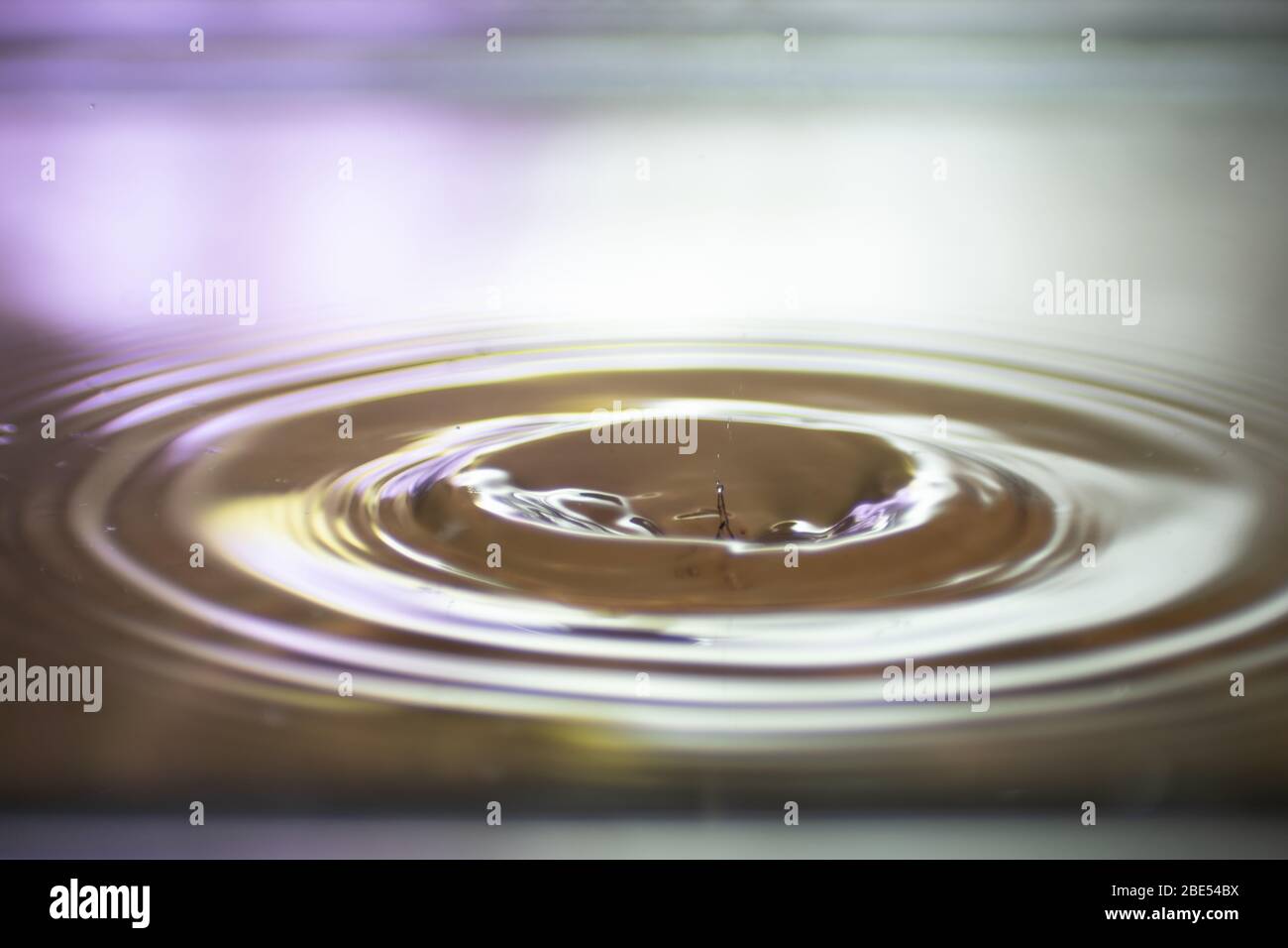 purple splash in to the water Stock Photo - Alamy
