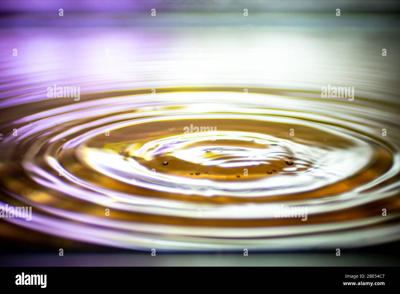 purple splash in to the water Stock Photo - Alamy