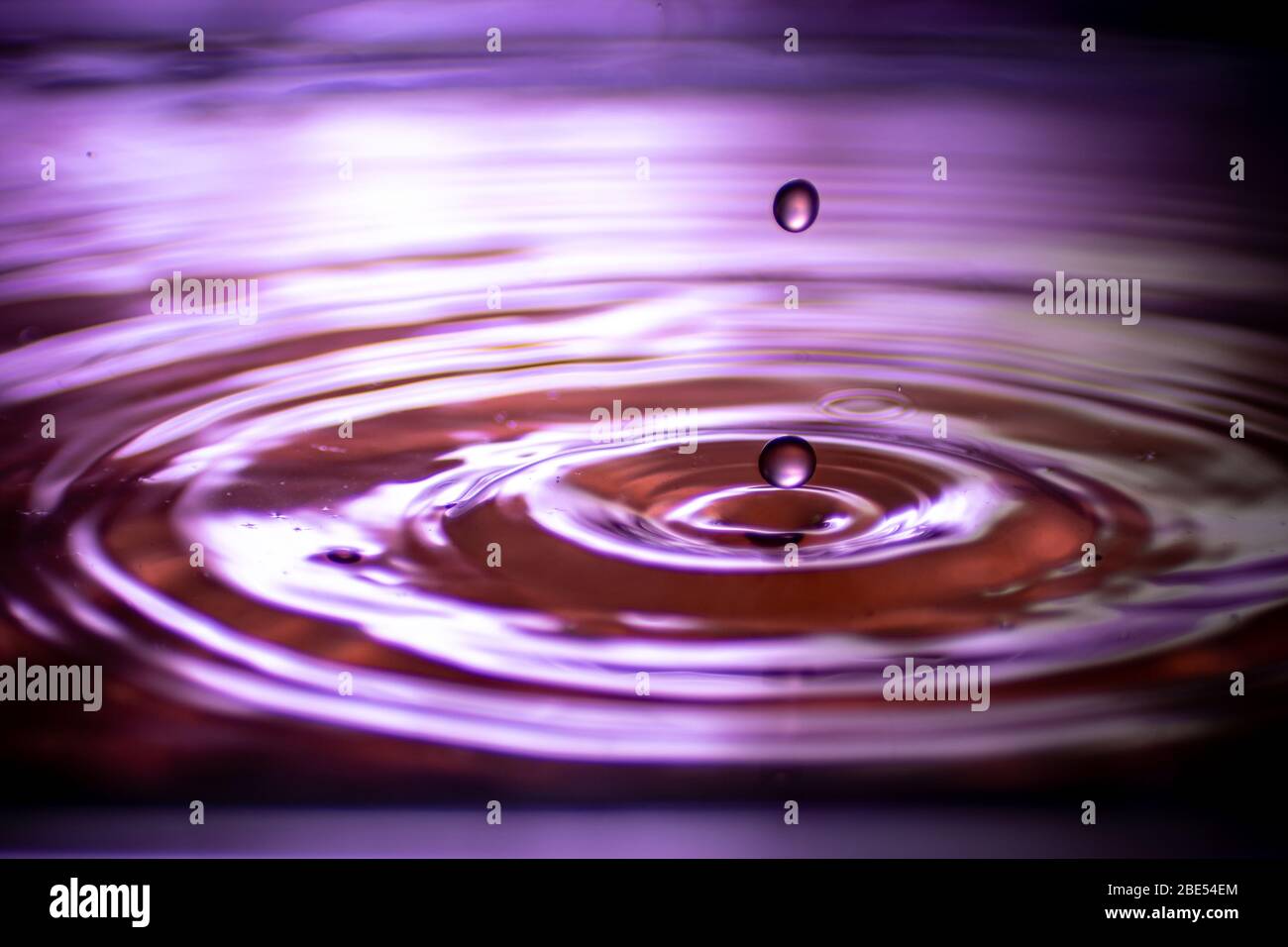 purple splash in to the water Stock Photo - Alamy