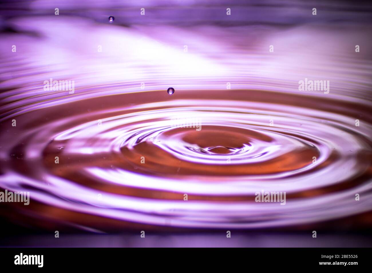 purple splash in to the water Stock Photo - Alamy