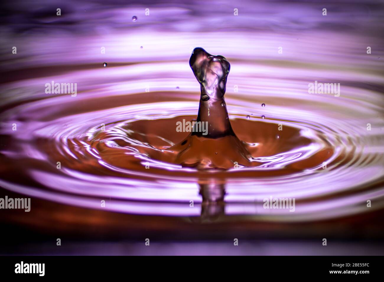 purple splash in to the water Stock Photo - Alamy